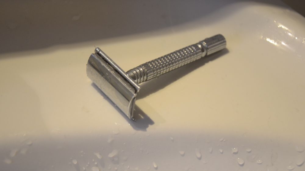 5 Websites to Wholesale Safety Razors in India 2025 - Color Fans